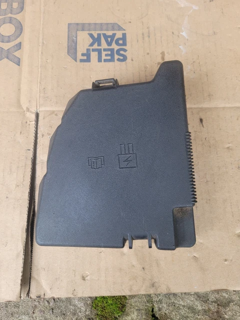 FORD FIESTA MK7 1.6 Engine Bay Fuse Box Cover Lid 8V5114A075Ca £14.49 ...