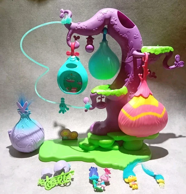 HASBRO DREAMWORKS TROLLS Tree House And Figure Assortment Bundle £14.99 ...