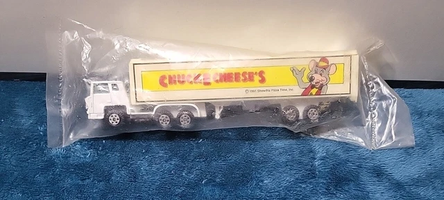 VINTAGE YATMING CHUCK E. Cheese's Tractor Trailer Plastic Collectible ...