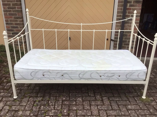 LAURA ASHLEY CREAM Wrought Iron Day Bed. Single. £156.72 - PicClick UK