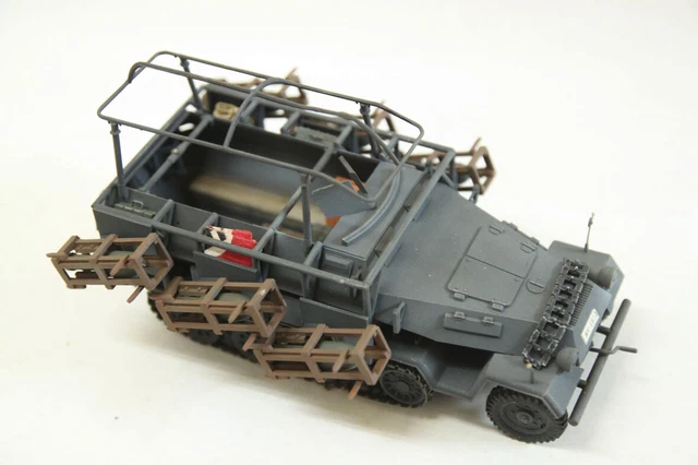 1:35 PANZER MODELL WH SdKfz 251 Stuka zu Fuss gebaut bemalt EUR 25,00 ...