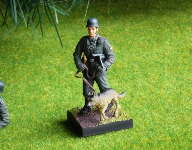 DRAGON 1:35 SCALE Figure Ww2 German Soldier Patrol & Dog Soldier ...