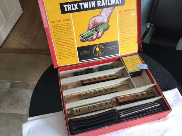 TRIX TTR 3 RAIL 00 Gauge LNER EXPRESS PASSENGER TRAIN SET. See Des (53 ...