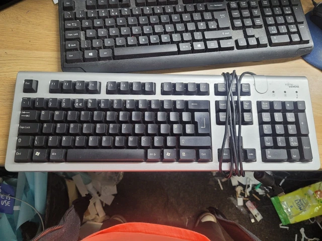 FUJITSU SIEMENS S26381-K361-V565 Keyboard Computer Tested And In ...