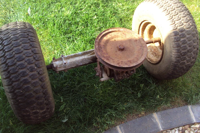 MTD LAWNFLITE RIDE on mower transaxle - gearbox - back axle and wheels ...