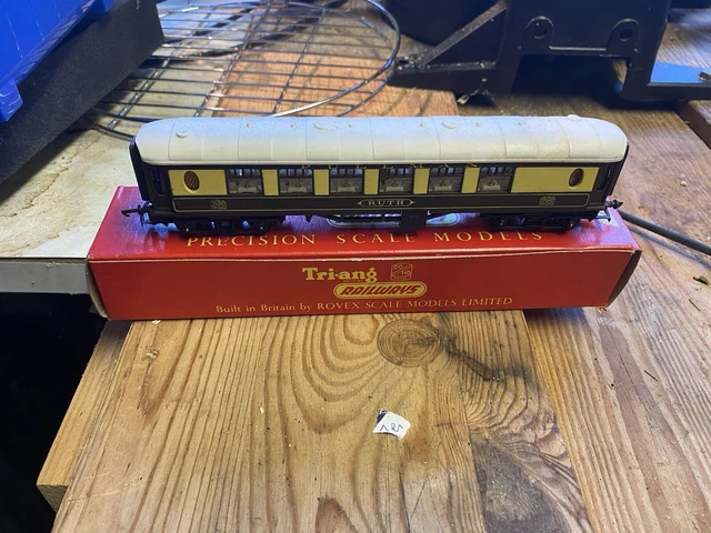 OO TRI-ANG R.228 Southern Railway Pullman 1st-class parlour carriage ...