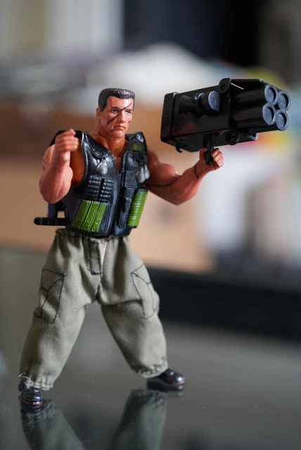RARE VINTAGE COLLECTABLE Arnold Schwarzenegger 1985 Commando Figure! £ ...