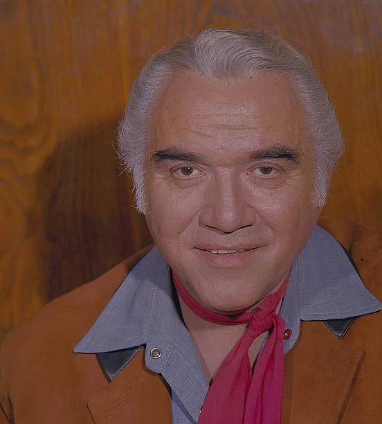 CANADIAN ACTOR AND musician Lorne Greene posed on the set of the '- Old ...