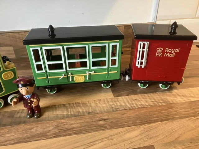 POSTMAN PAT GREENDALE Rocket Train Motorised Royal Mail Carriage AJ ...