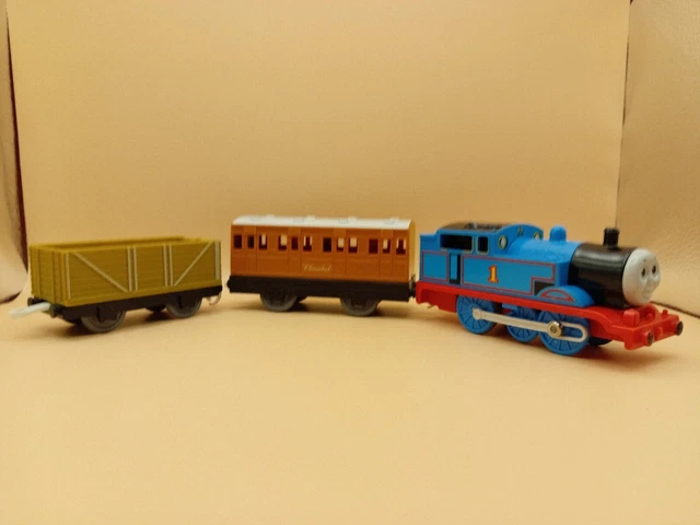 THOMAS THE TANK Engine Trackmaster with Clarabel And Goods Wagon TOMY £ ...