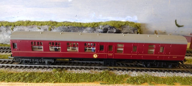 TRIANG OO GAUGE Brake Coach 35116 With Some Passengers Inside £7.00 ...