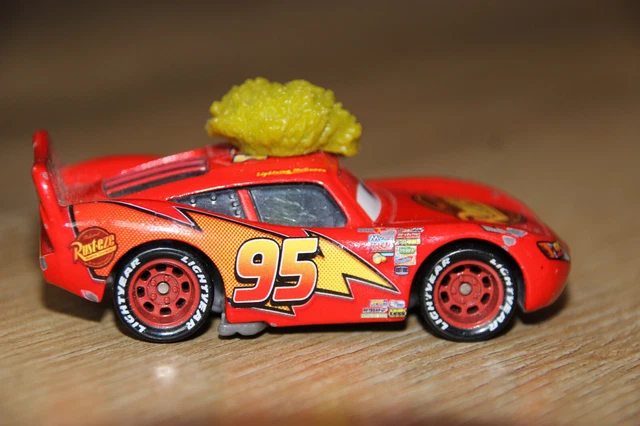 VOITURE DISNEY CARS FLASH MCQUEEN 95 Buisson Sur Le Toit Diecast Métal ...