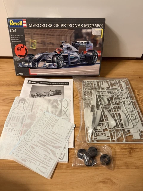 REVELL 07098 MERCEDES GP Petronas MGP W01 Maßstab 1:24 EUR 69,00 ...