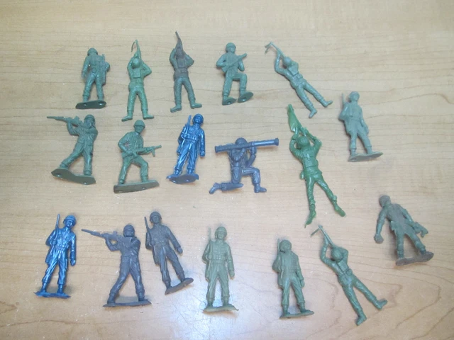 18 VINTAGE 1970S MPC Multiple 45mm plastic WWII Army toy soldiers $21. ...