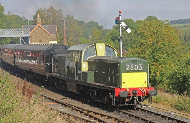BRITISH RAIL CLASS 17 D8568 HIGHLEY - 6 x 4 Quality Photo Railway Print ...