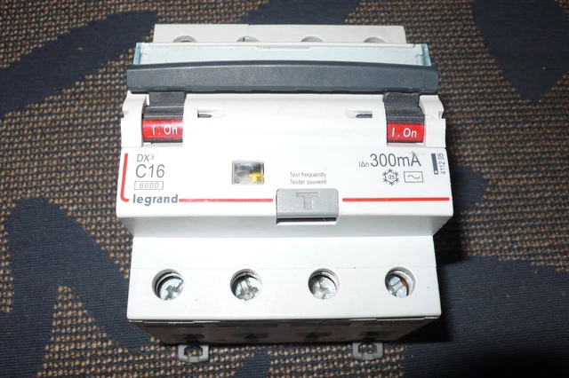 DISJONCTEUR DIFFERENTIEL TRI+N 16A 300mA TETRAPOLAIRE 16AMPERE 4P LEGRAND 411205 EUR 79,00 ...