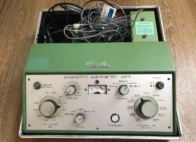 VINTAGE KAMPLEX AD17 Diagnostic Audiometer With Telephonics TDH-39P ...