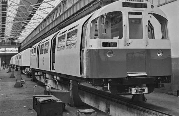 NEW LONDON UNDERGROUND train 101 of the 1973 stock UK 1974 OLD PHOTO £5 ...