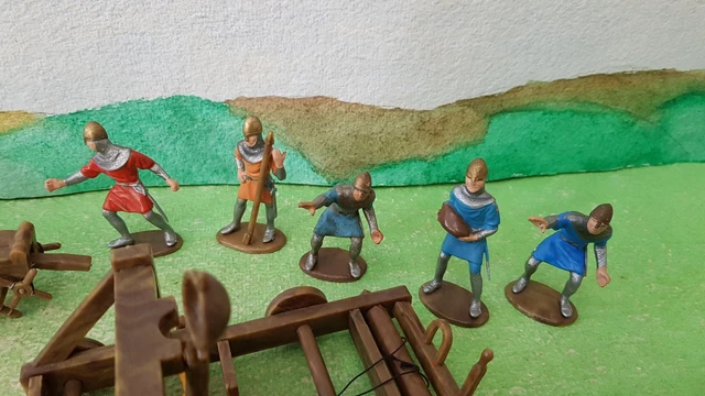 VINTAGE BRITAINS HONG kong plastic medieval knights & catapult ...