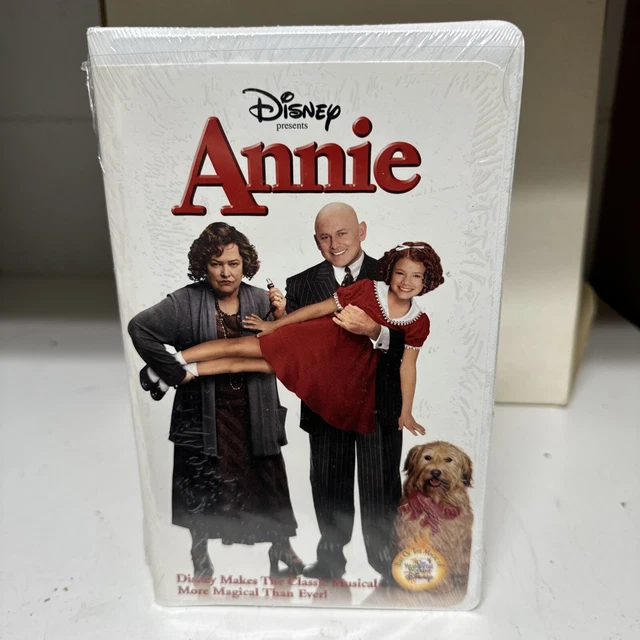 WALT DISNEY ANNIE VHS Blockbuster Movie Y2K Broadway Kids SEALED NEW ...