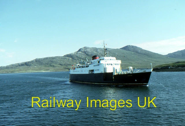 FERRY PHOTO - The CalMac ferry 'Hebrides' approaches Lochmaddy pier ...