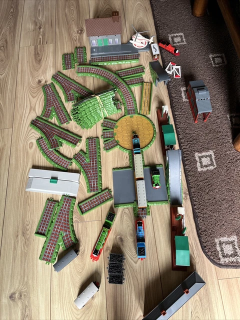 ERTL THOMAS THE Tank Engine Massive Track Buildings Bundle £40.00 ...
