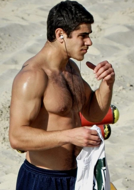 SHIRTLESS MALE MUSCULAR Hunk Huge Pecs Hairy Chest Sweats Jock PHOTO 4X6 E1427 £4.67 - PicClick UK