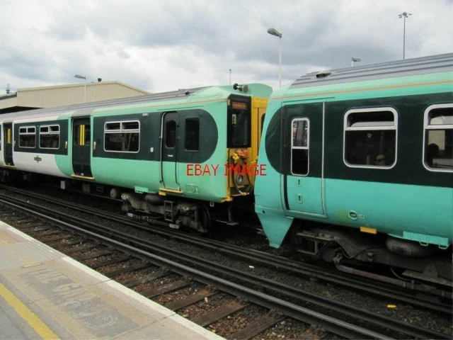 PHOTO SOUTHERN Class 455 & 456 At Clapham Junction 18/06/09 £1.55 ...