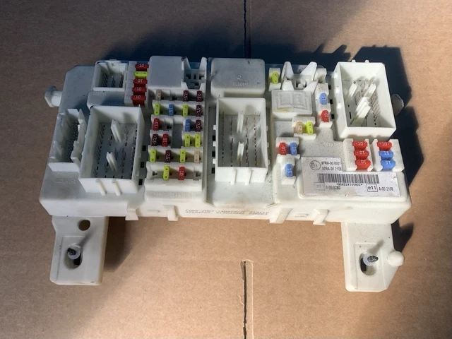 FORD FOCUS MK2 / C max Body Control Module Fuse Box 7M5T-14A073-JF Ref ...