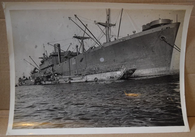 WW2 PRESS PHOTO Tank Landing craft unloading liberty ship North Africa ...