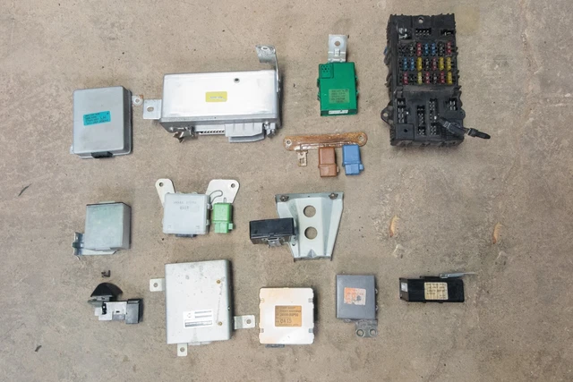 1990 NISSAN 300ZX Non Turbo Computer Module Relays Ecu Abs Ecm Fuse Box ...
