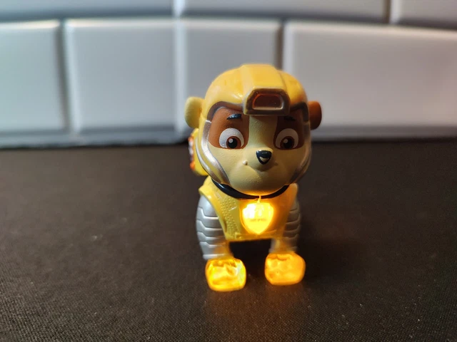 PAW PATROL MIGHTY Pups Light Up Badge and Paws Rubble Figure Spin ...
