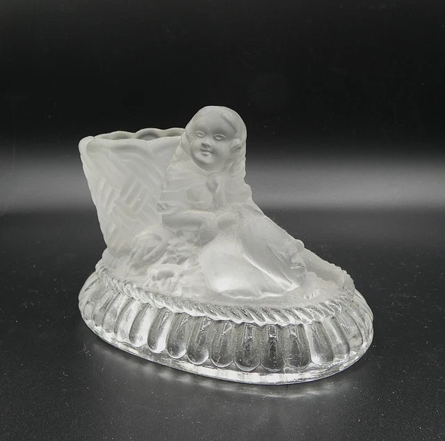 PORTE ALLUMETTES PYROGÈNE fillette adossée à un panier cristal de ...