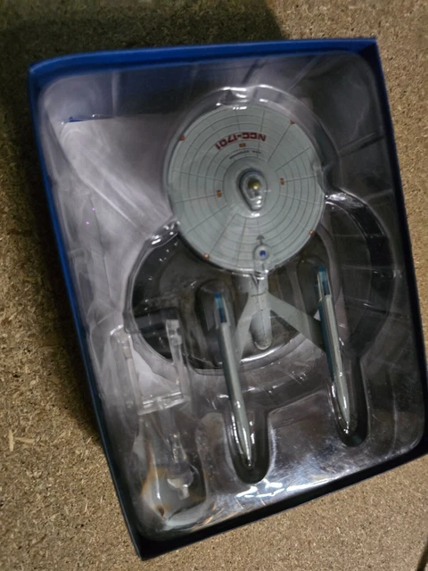 STAR TREK USS Enterprise NCC-1701 Refit Starship Collectors Eaglemoss ...