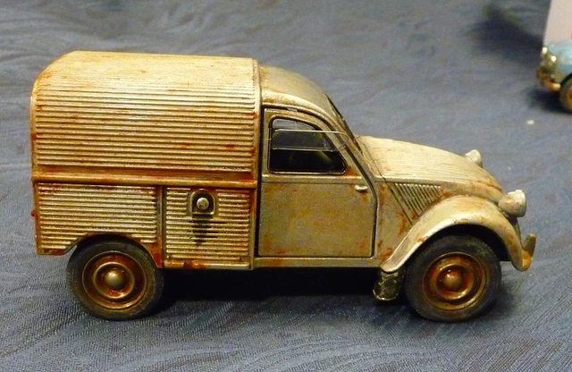 MINIATURE SANS ÉCHELLE: la CITROEN 2CV Fourgonnette pourrie de Fernand ...