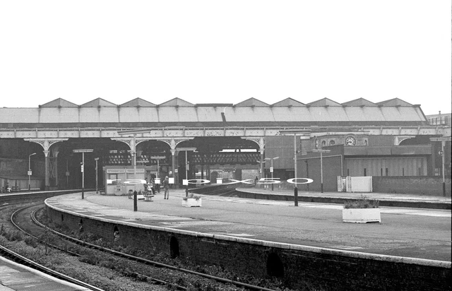ORIGINAL RAILWAY NEGATIVE. The old Manchester Victoria station, east ...