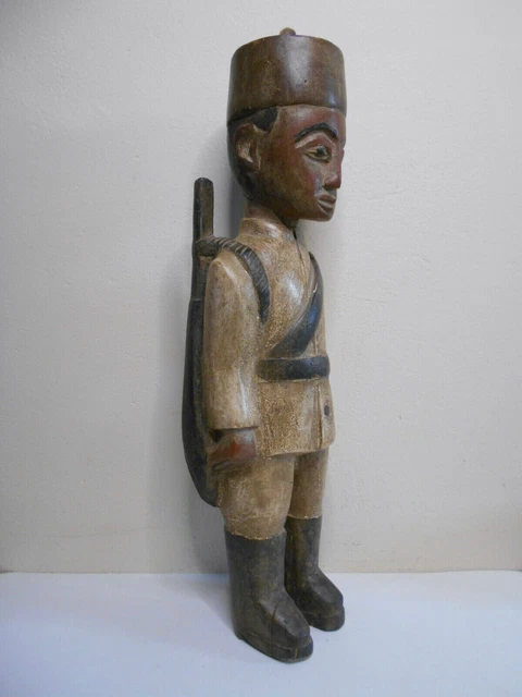 ANCIENNE STATUE SCLPTURE bois sculpté colon coloniale Le gendarme art Africain EUR 54,00 ...