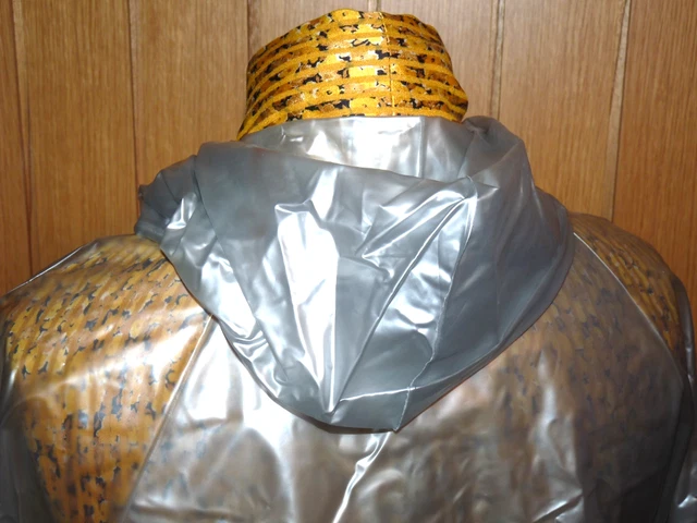 SHINY TRANS SILVER 100% soft pvc raincoat & belt, size M, PVC U LIKE ...