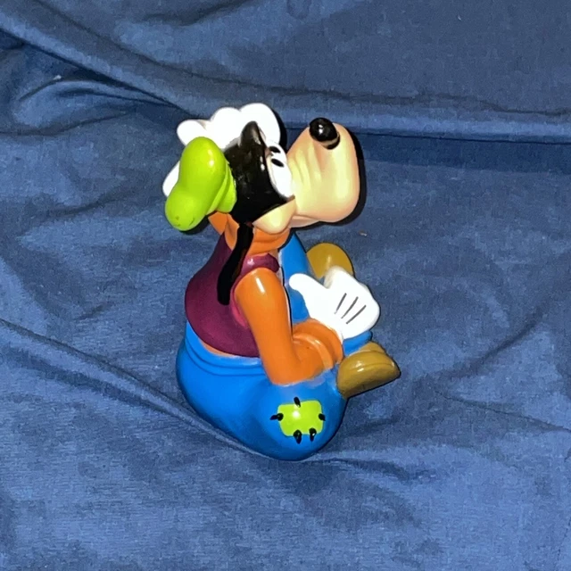 DISNEY THINKING POSE Goofy Sitting Crossed Legged Vinyl Figure 5 1/2 ...