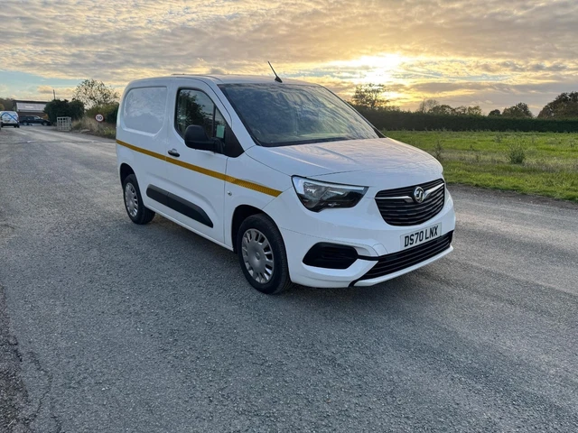 VAUXHALL COMBO 1.6 Turbo D 2300 Sportive Panel Van 4dr Diesel Manual ...