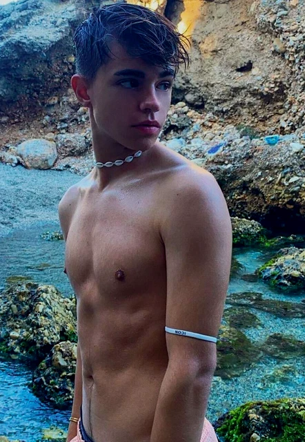 Shirtless Male Young Latino Smooth Jock Hunk Beefcake Dude Photo 4x6