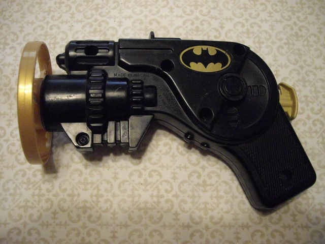 BATMAN RETURNS SPIRAL Shooter Aerodisc Toy Gun Batarang Kenner 1992 ...