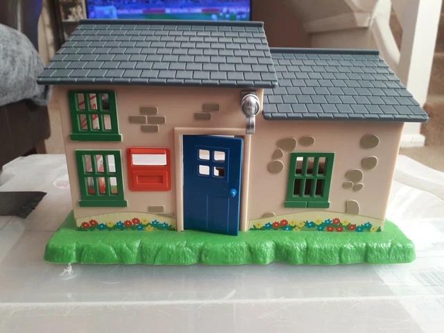 POSTMAN PAT GREENDALE Post Office Building & Mrs Goggins & Pat - SDS ...