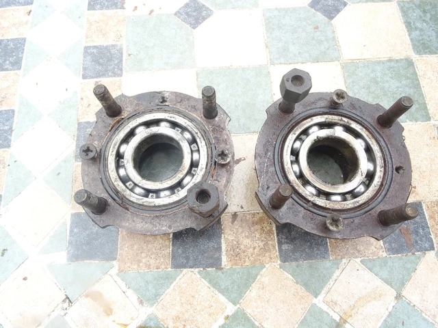 MORRIS MINOR , MG Midget Austin A30 35 40 Pair of Rear Axle Hubs ...