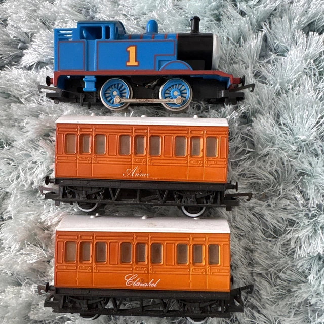 HORNBY THOMAS THE Tank Engine Annie and Clarabel £32.99 - PicClick UK