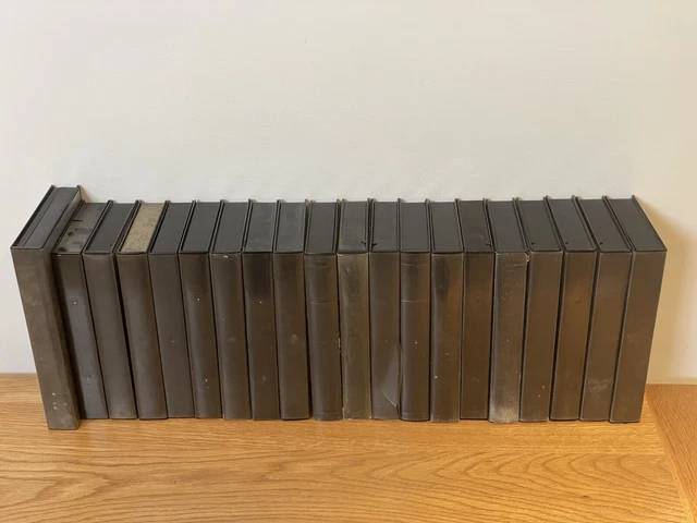 20 EMPTY BLACK VHS VIDEO TAPE STORAGE CASES Clear Up Cycle Retro Free ...