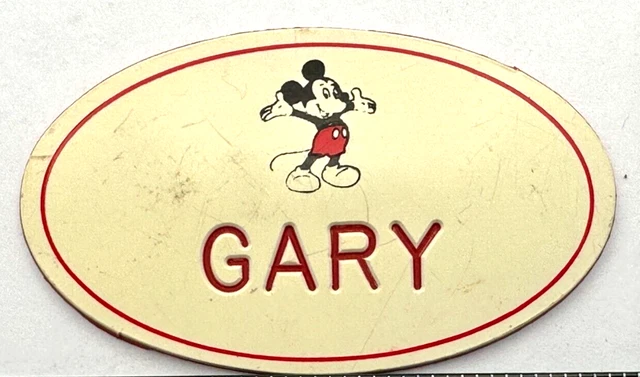 DLR CAST MEMBER Name Tag 'GARY' Disneyland 1980's Pin Button Damaged £ ...