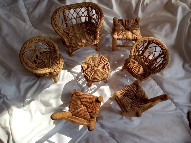MAISON POUPÉE LOT de 7 meubles en rotin table canapé fauteuil guéridon chaise EUR 37,50 ...