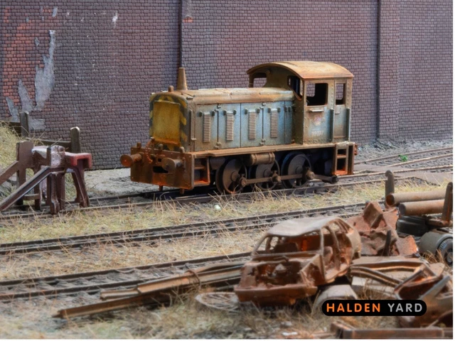 OO GAUGE LOCOMOTIVE. heavily rusted and weathered Drewry diesel. Ref K6 ...