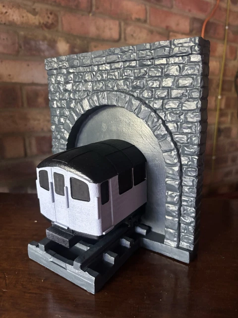 LONDON UNDERGROUND NORTHERN line Tube Train And Tunnel Model £45.00 ...